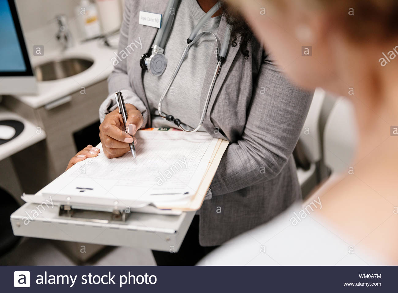 African american doctor patient notes hi-res stock photography and ...