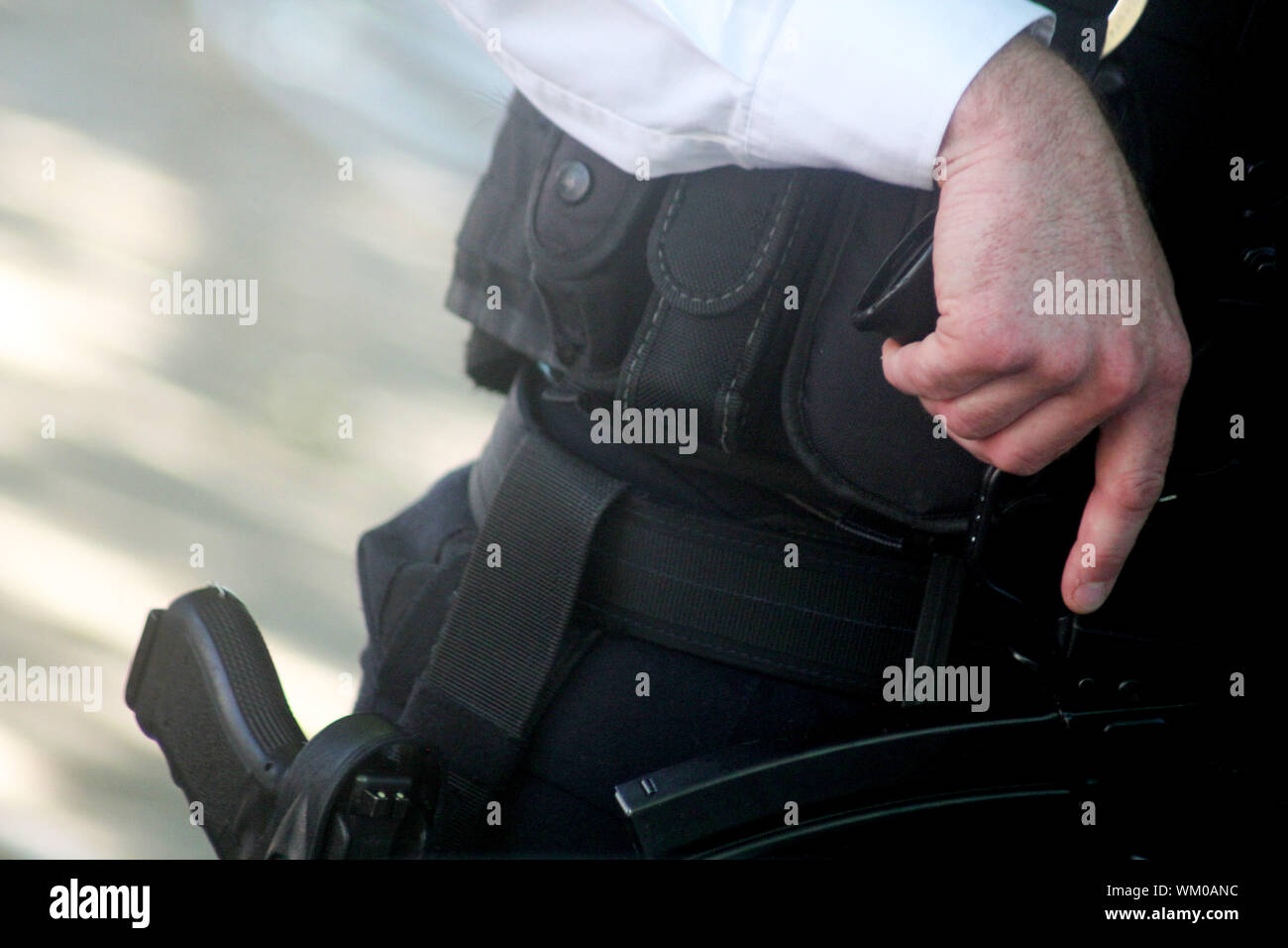 Cop with gun hi-res stock photography and images - Alamy