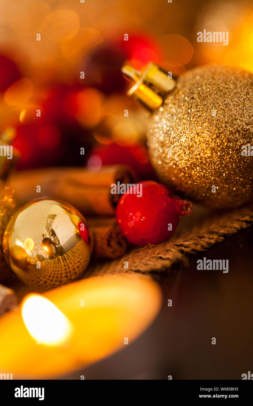 Warm gold and red Christmas candlelight background Stock Photo - Alamy