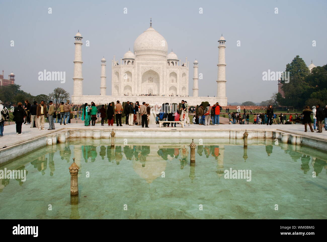 Crowd at taj mahal hi-res stock photography and images - Alamy