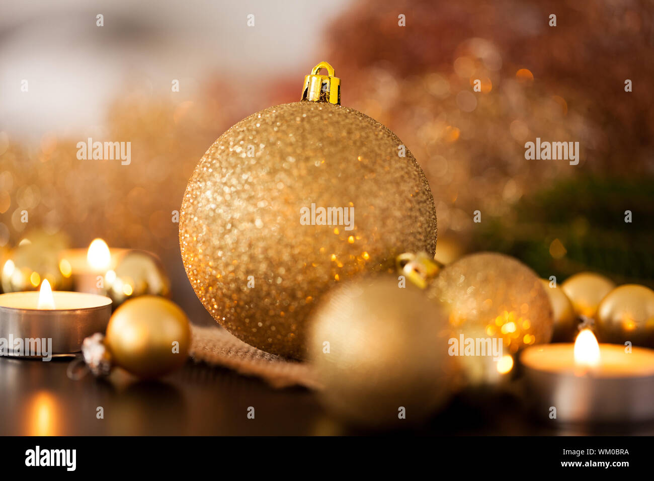 Warm gold and red Christmas candlelight background Stock Photo - Alamy