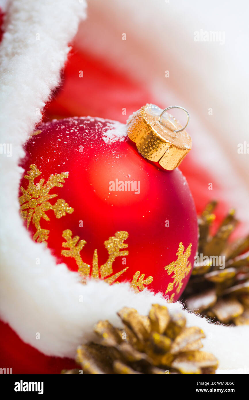 Red christmas ball with red ribbon and bow hi-res stock photography and ...