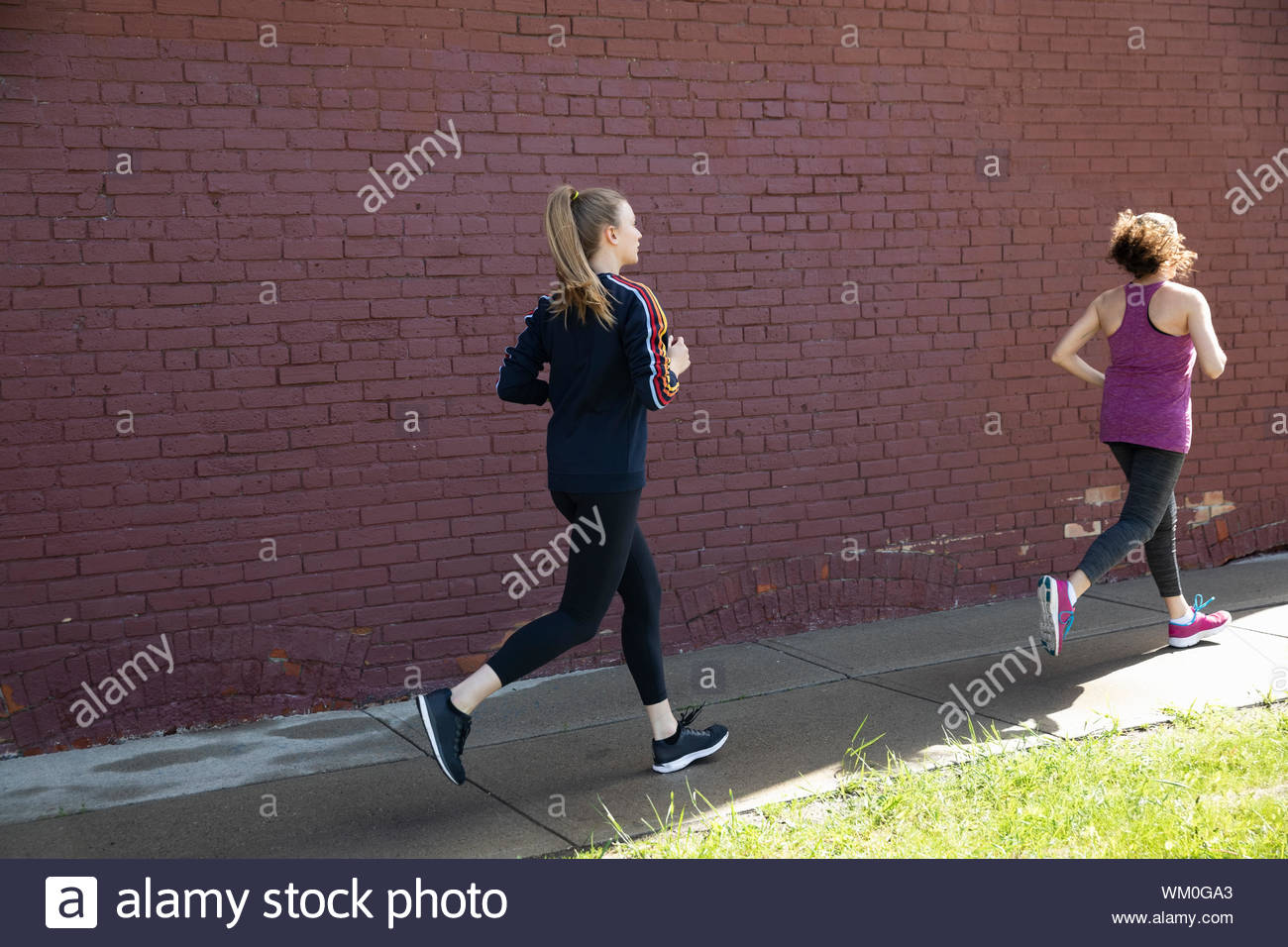 Urban sidewalk group hi-res stock photography and images - Alamy