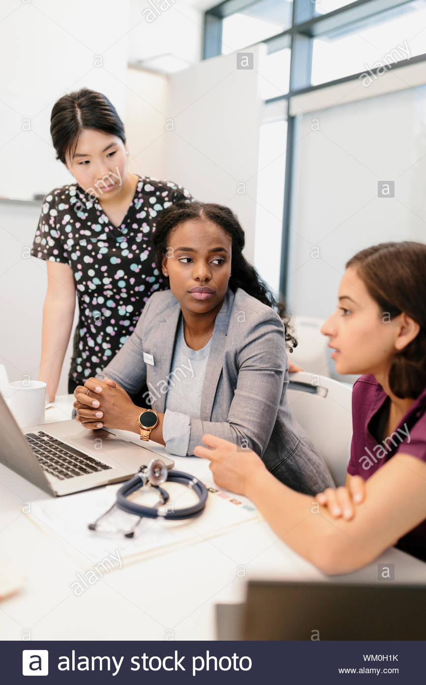 Nurses meeting hi-res stock photography and images - Alamy