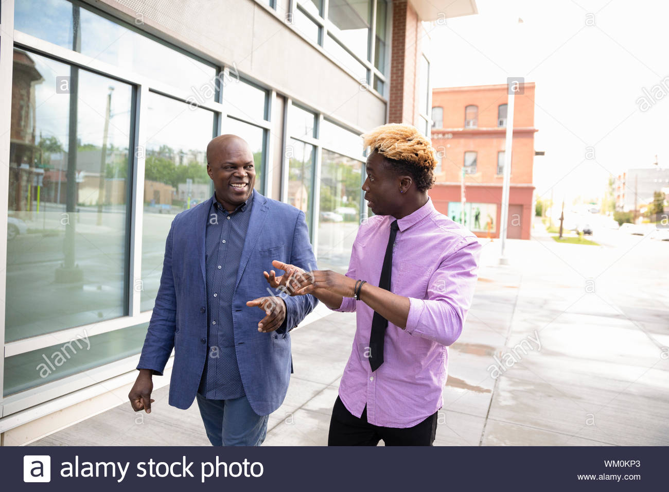 Urban sidewalk group hi-res stock photography and images - Alamy