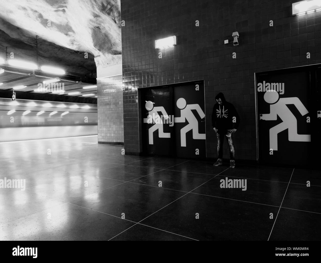 Underground subway sign hi-res stock photography and images - Alamy