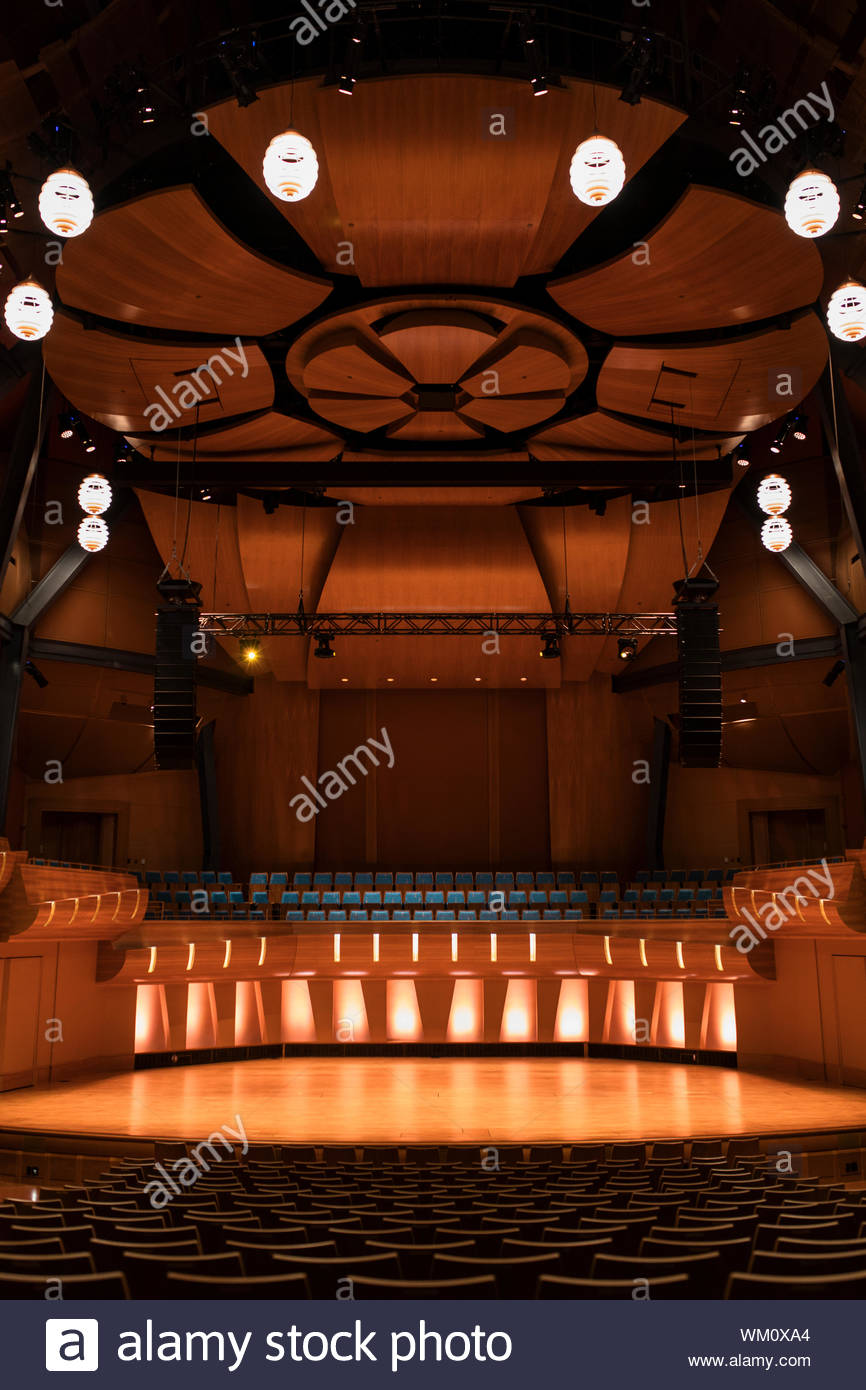 Empty stage theater hi-res stock photography and images - Alamy
