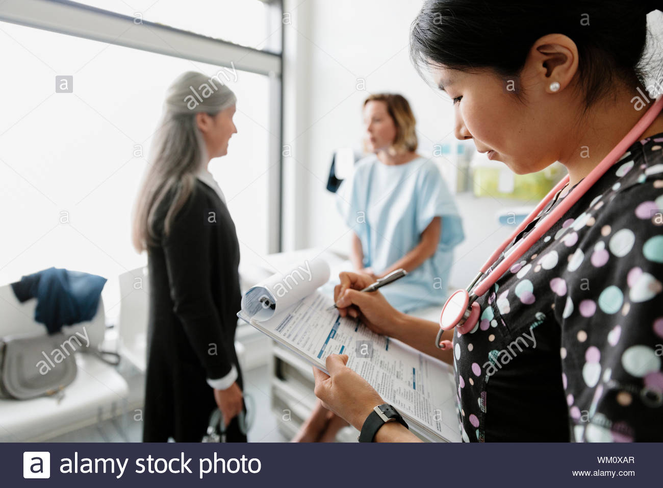 Nurse charting hi-res stock photography and images - Alamy