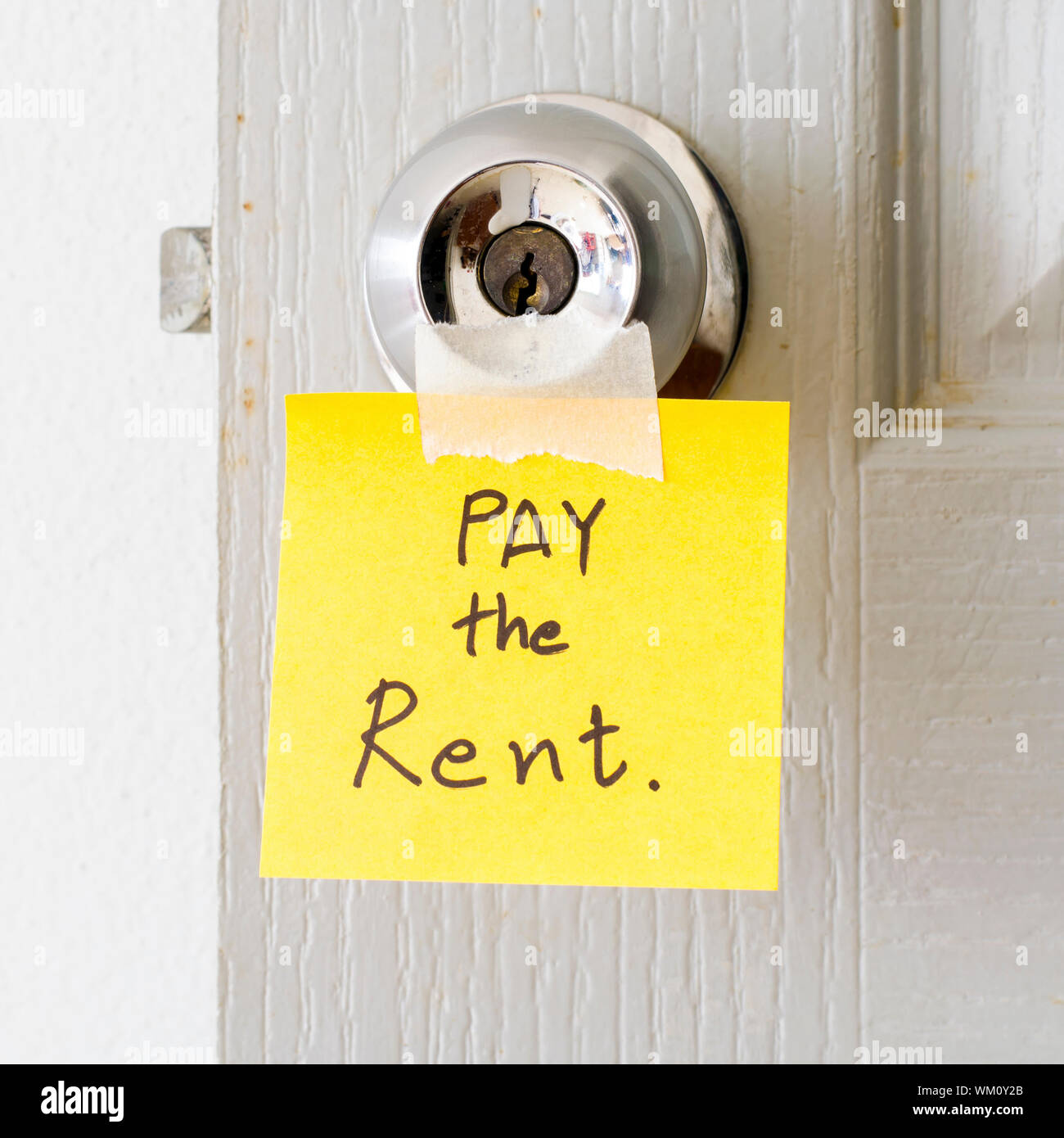 sticky note write a message pay the rent Stock Photo - Alamy