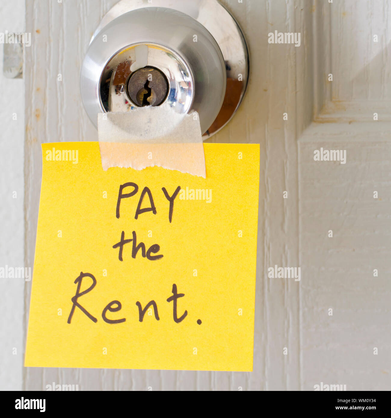 sticky note write a message pay the rent Stock Photo - Alamy