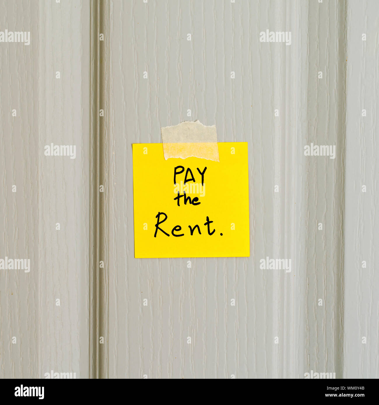 sticky note write a message pay the rent Stock Photo - Alamy