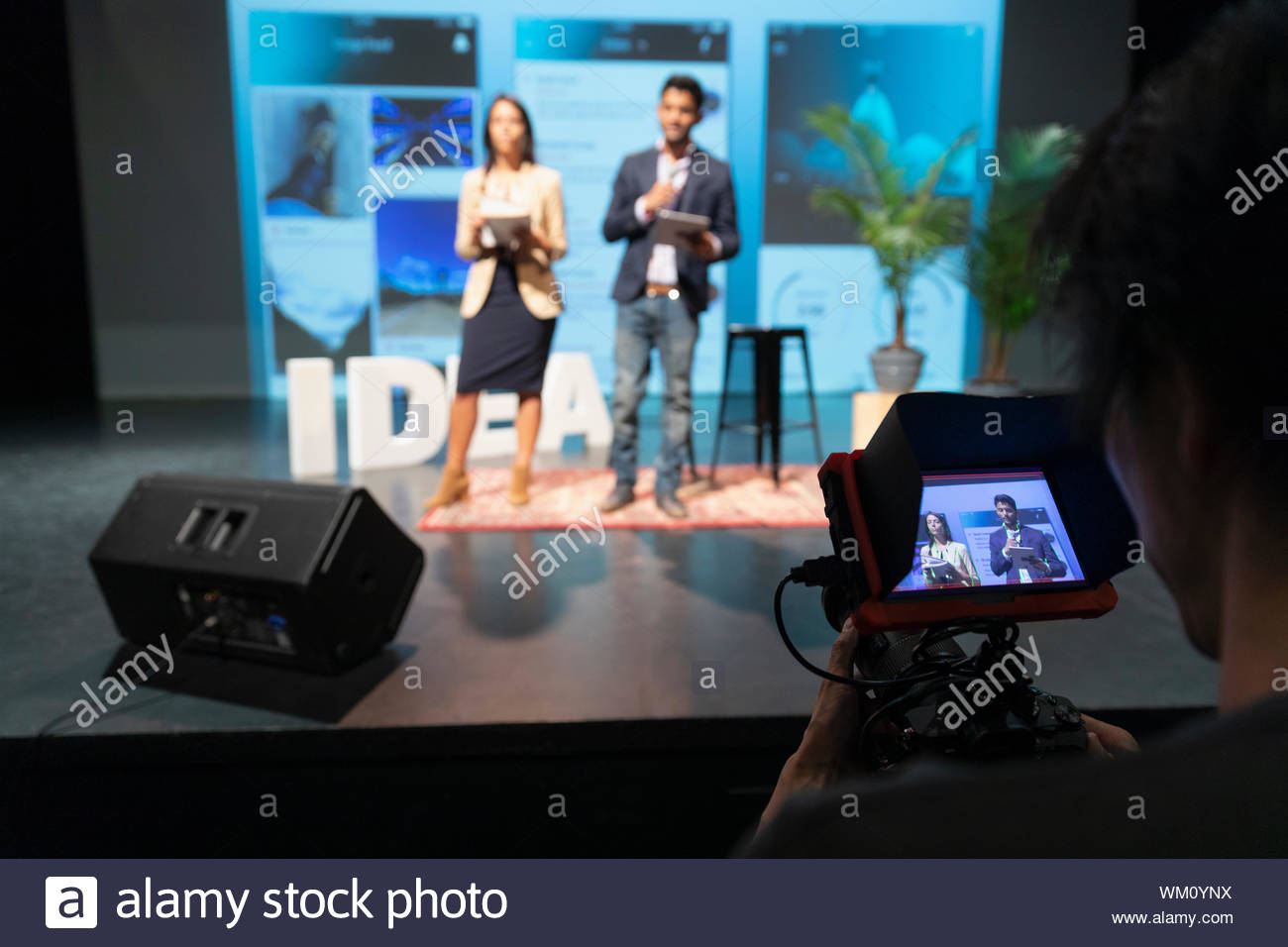 Cameraman on stage hi-res stock photography and images - Alamy