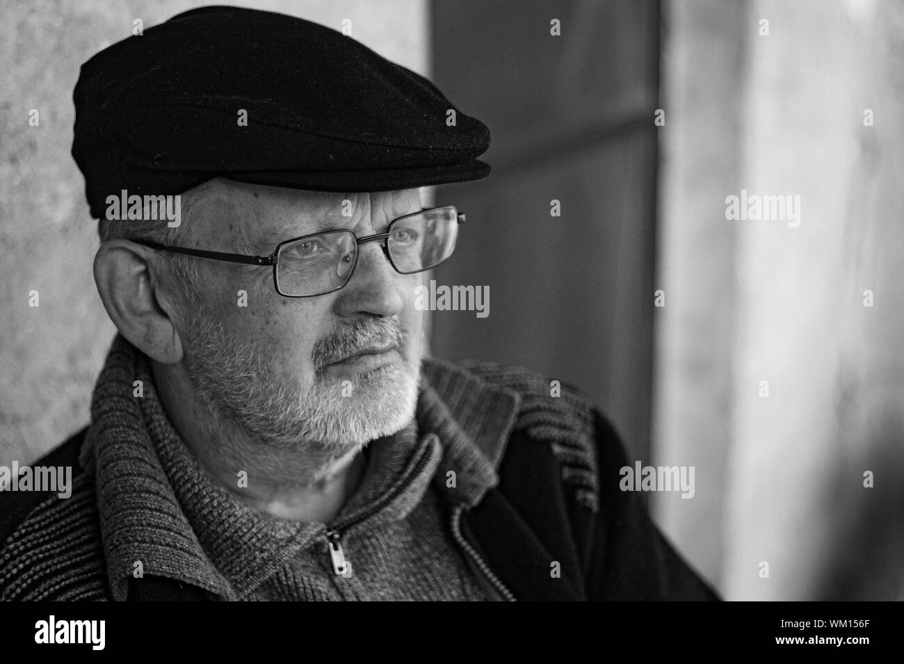 Man old fashioned cap hi-res stock photography and images - Alamy