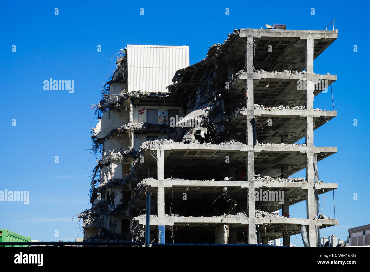 Concrete ruins hi-res stock photography and images - Alamy