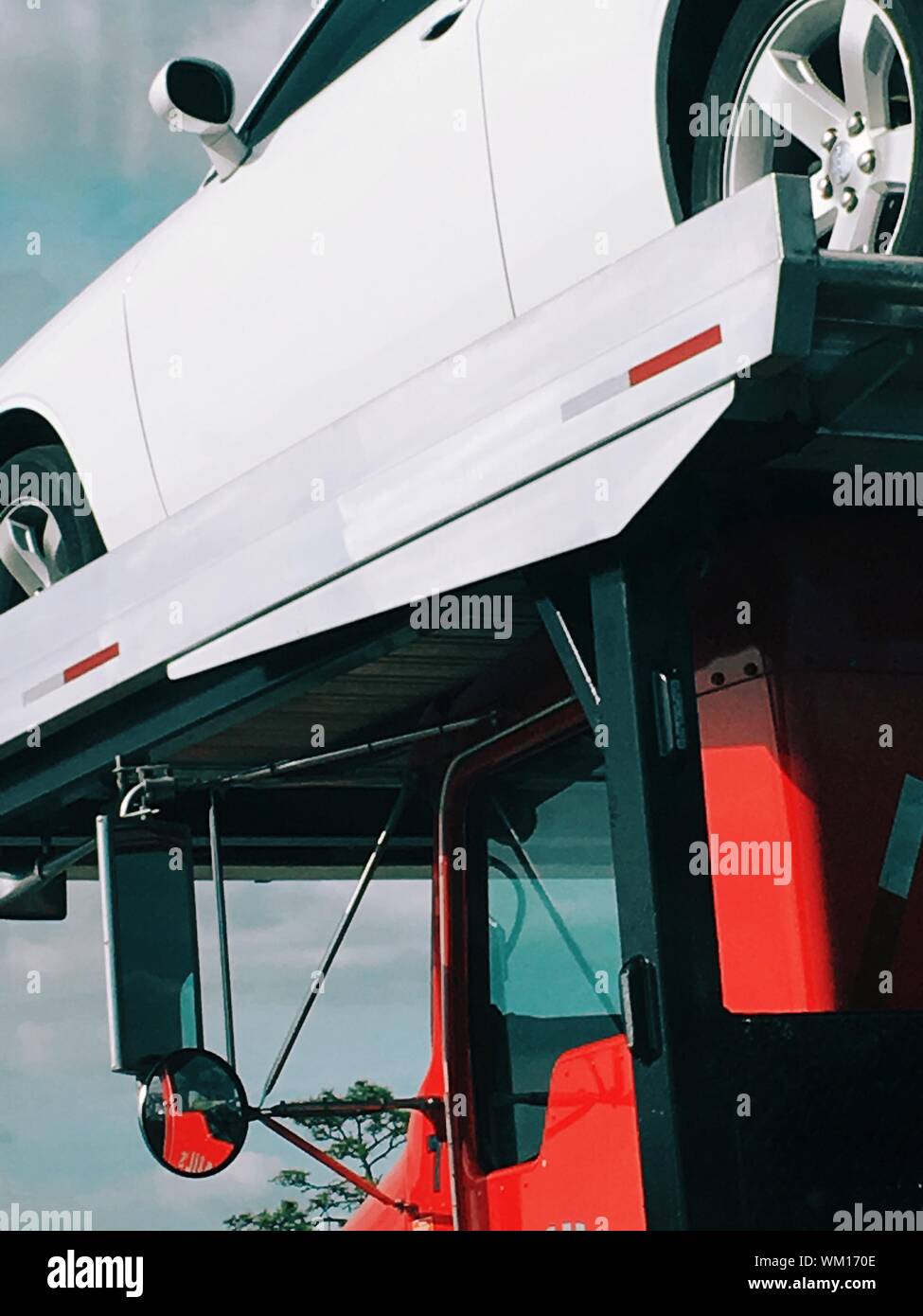 Car towing tow truck hi-res stock photography and images - Alamy