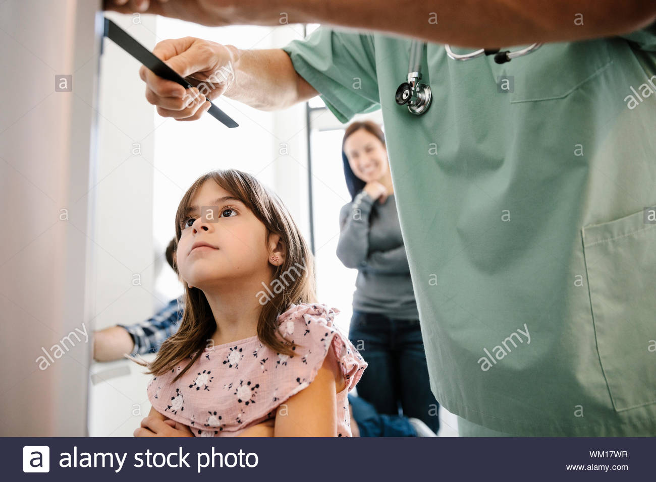 Doctor measuring child hi-res stock photography and images - Alamy