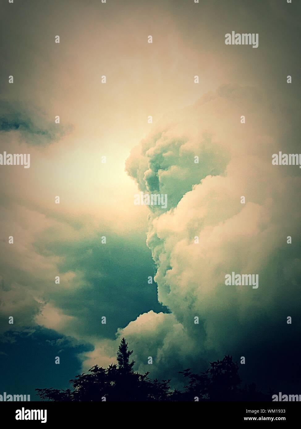 Tops of clouds hi-res stock photography and images - Alamy