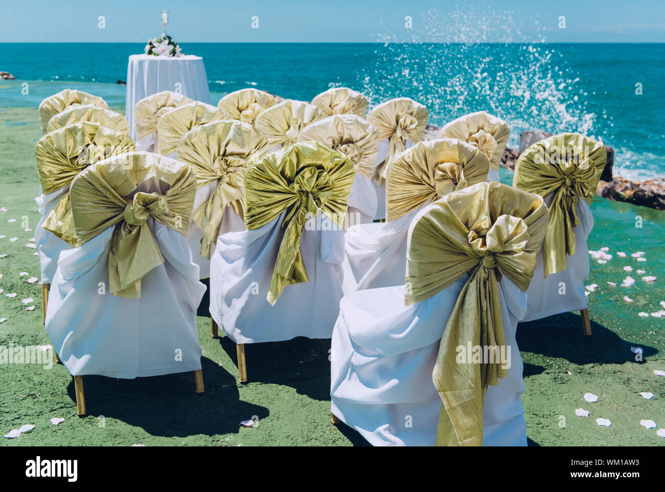 Empty wedding hi-res stock photography and images - Alamy