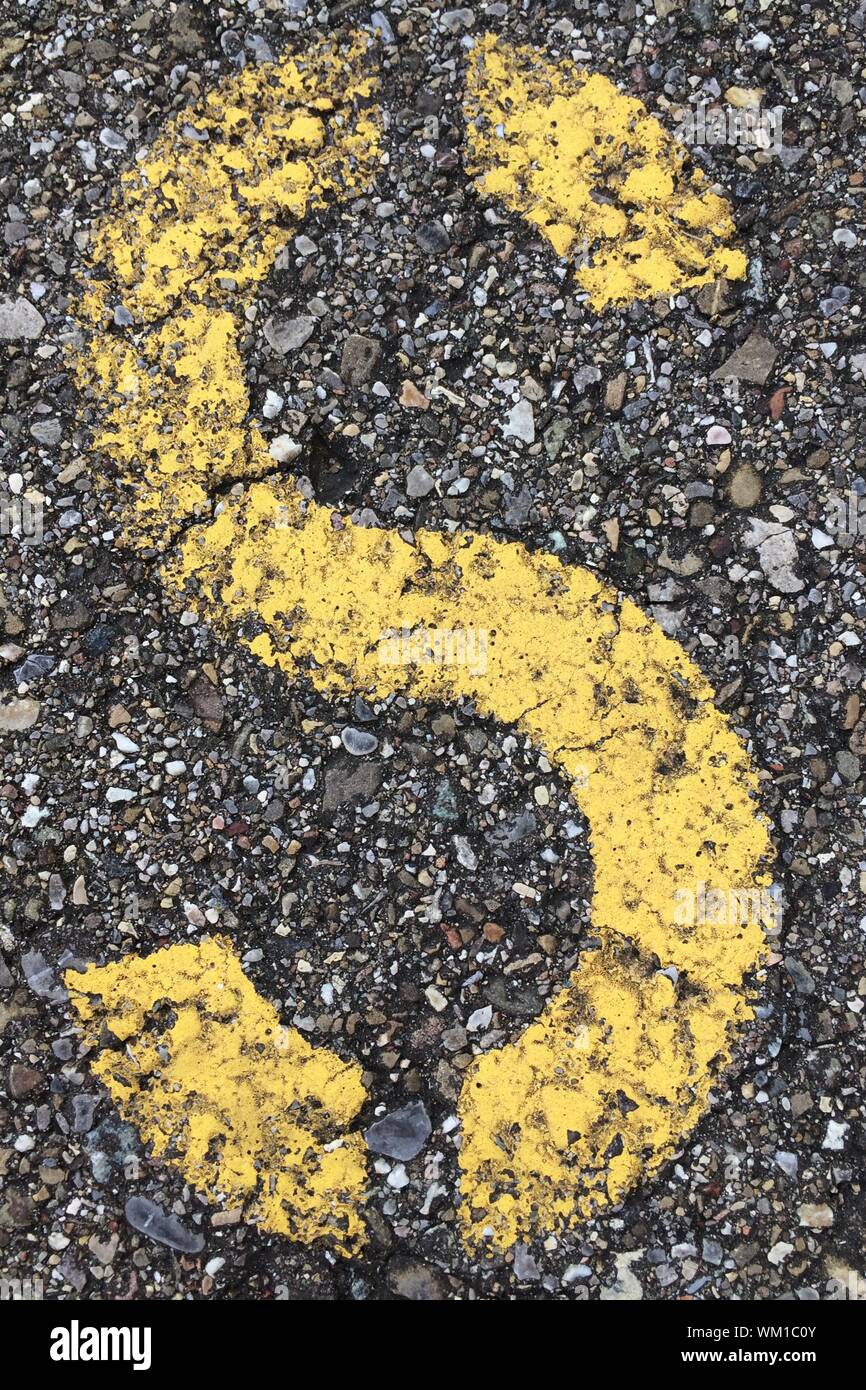 Yellow letter s hi-res stock photography and images - Alamy