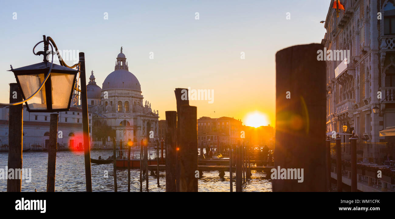 Venice silhouette gondolier santa maria hi-res stock photography and ...