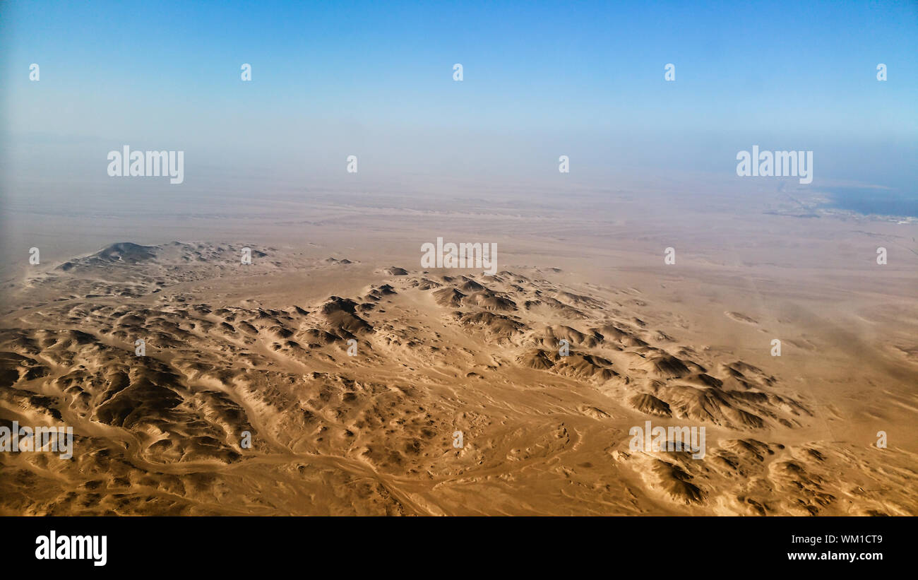 Aerial view of desert landscape hi-res stock photography and images - Alamy