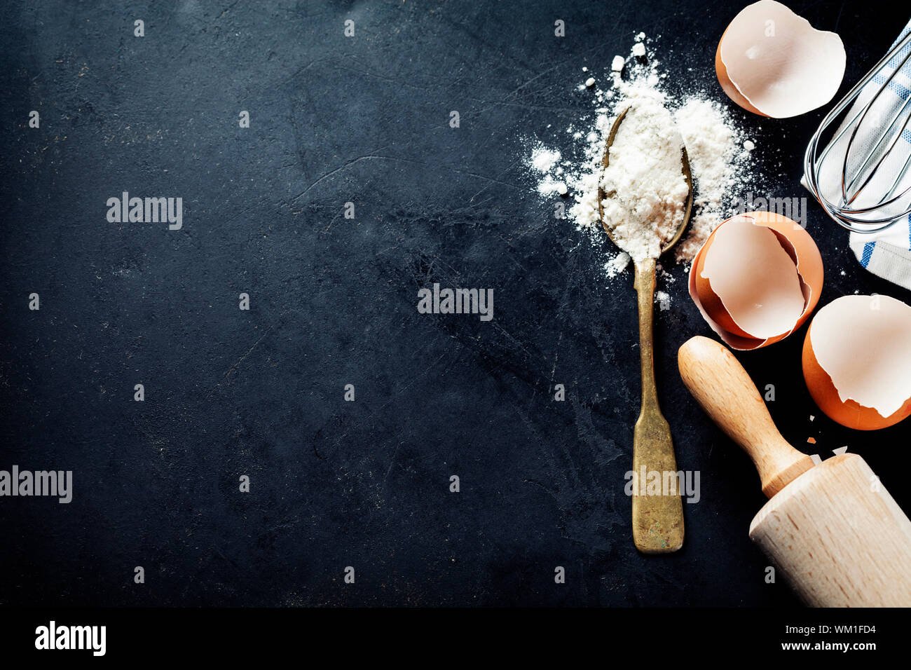 Bake flour hi-res stock photography and images - Alamy