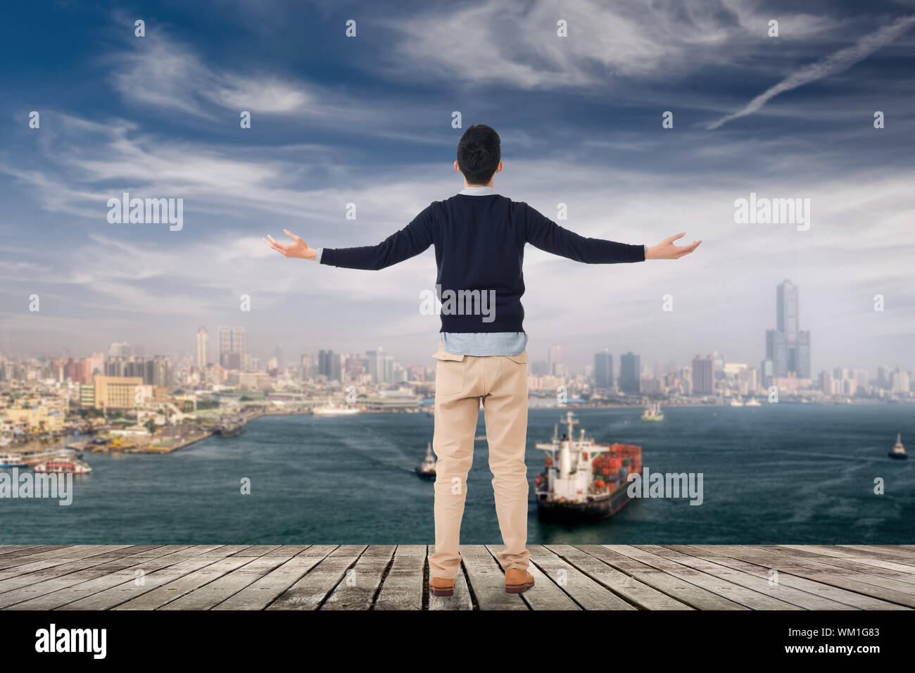 Open arms hi-res stock photography and images - Alamy