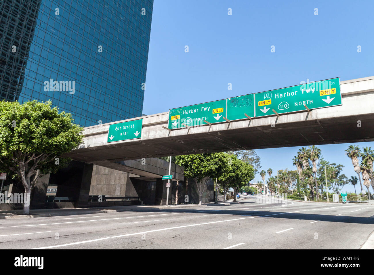 Low Bridge Signs High Resolution Stock Photography and Images - Alamy