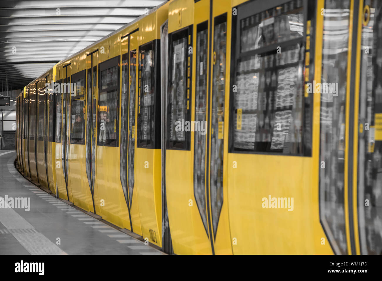 Yellow platform hi-res stock photography and images - Alamy