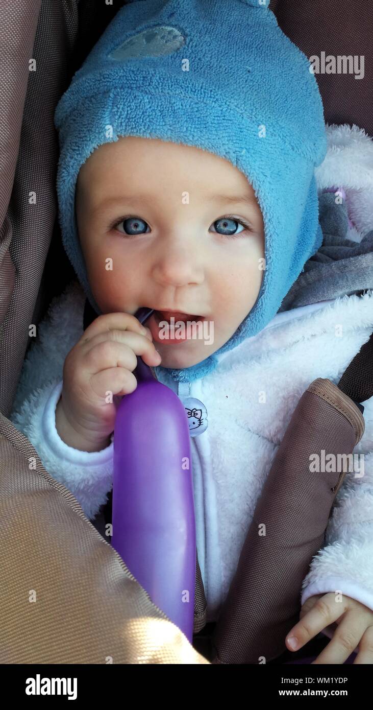 Biting toddler hi-res stock photography and images - Alamy