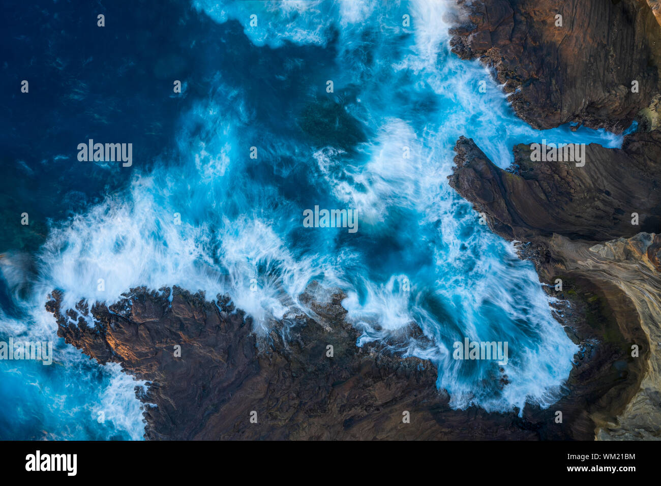 Slow motion aerial hawaii landscape hi-res stock photography and images ...