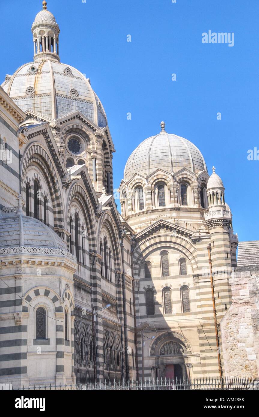 Striped building hi-res stock photography and images - Alamy