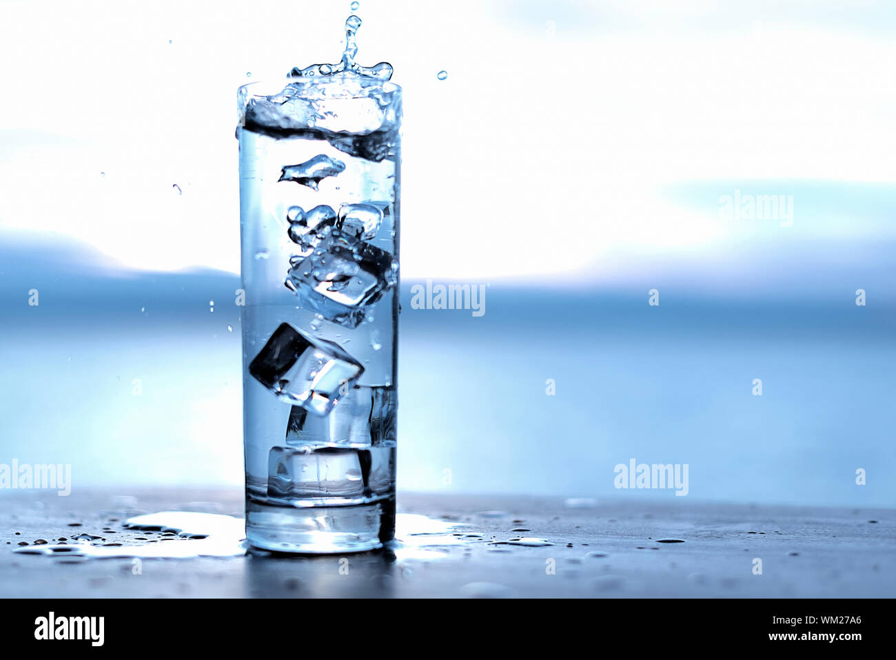 Ice cubes glass water hi-res stock photography and images - Alamy