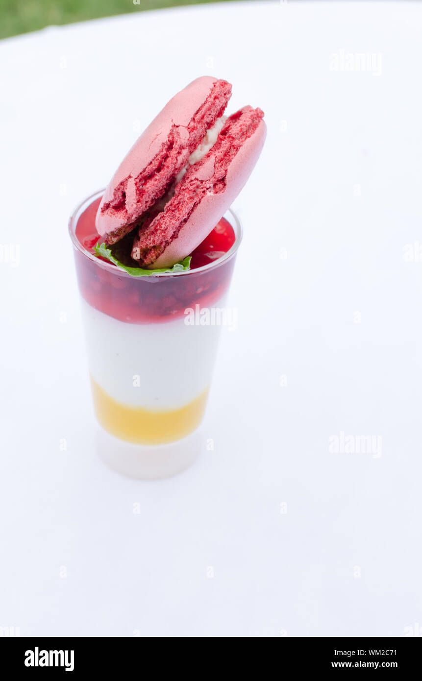 Mascarpone mousse with mango, raspberry coulis and homemade macaroons ...