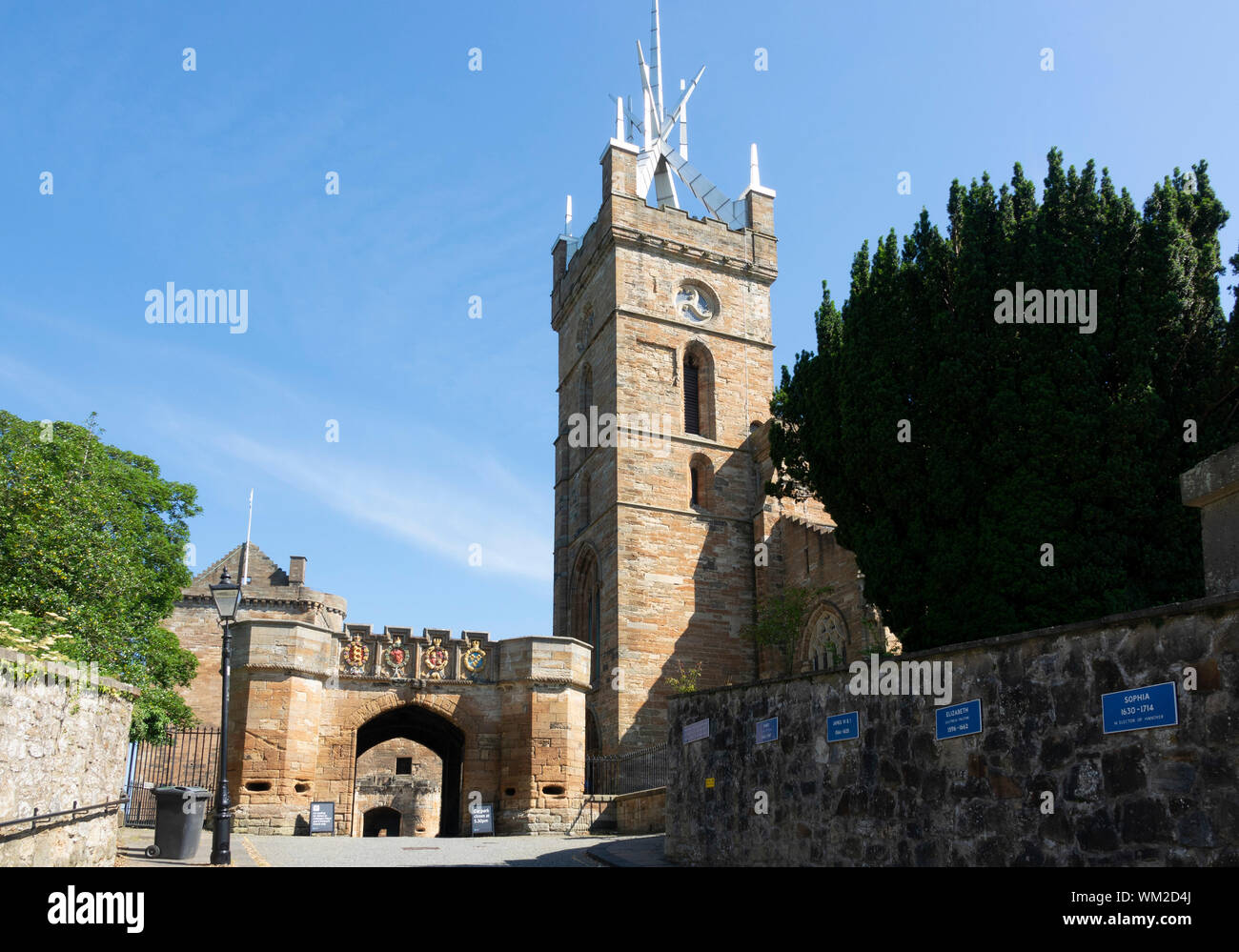 Linlithgow Palace outer gate and St Michael’s Church, Linlithgow, W ...
