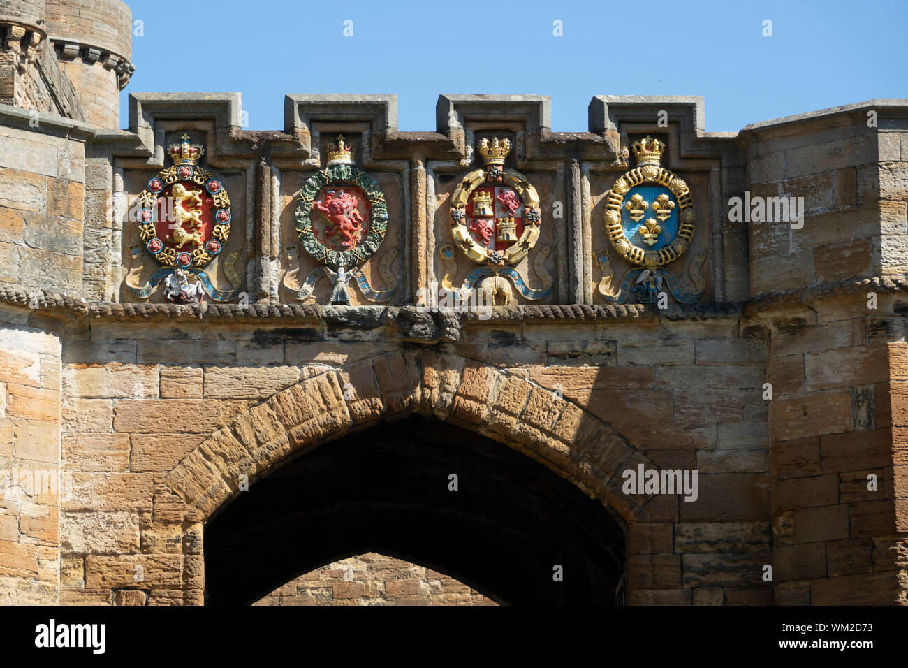 Linlithgow palace gate hi-res stock photography and images - Alamy