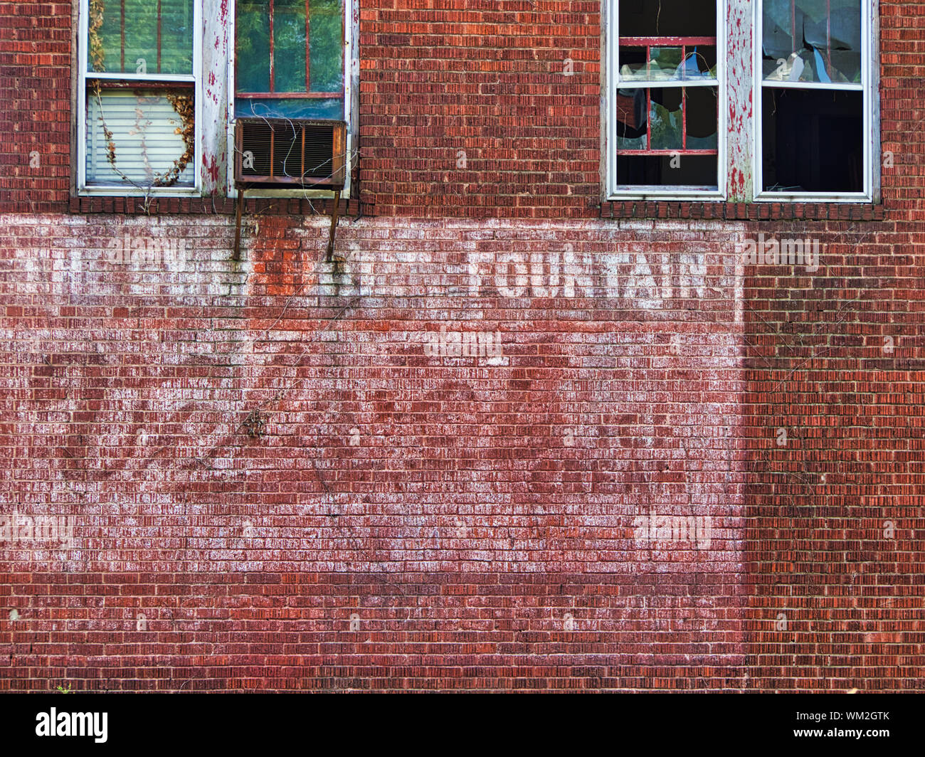 Faded wall sign hi-res stock photography and images - Alamy