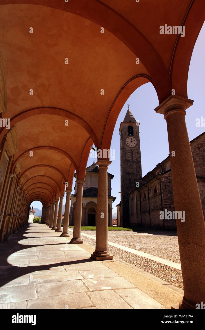 Covered passageway hi-res stock photography and images - Alamy