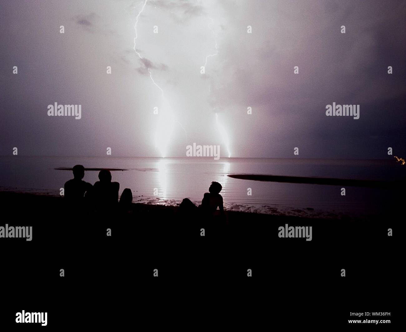 Lightning at sunset hi-res stock photography and images - Alamy