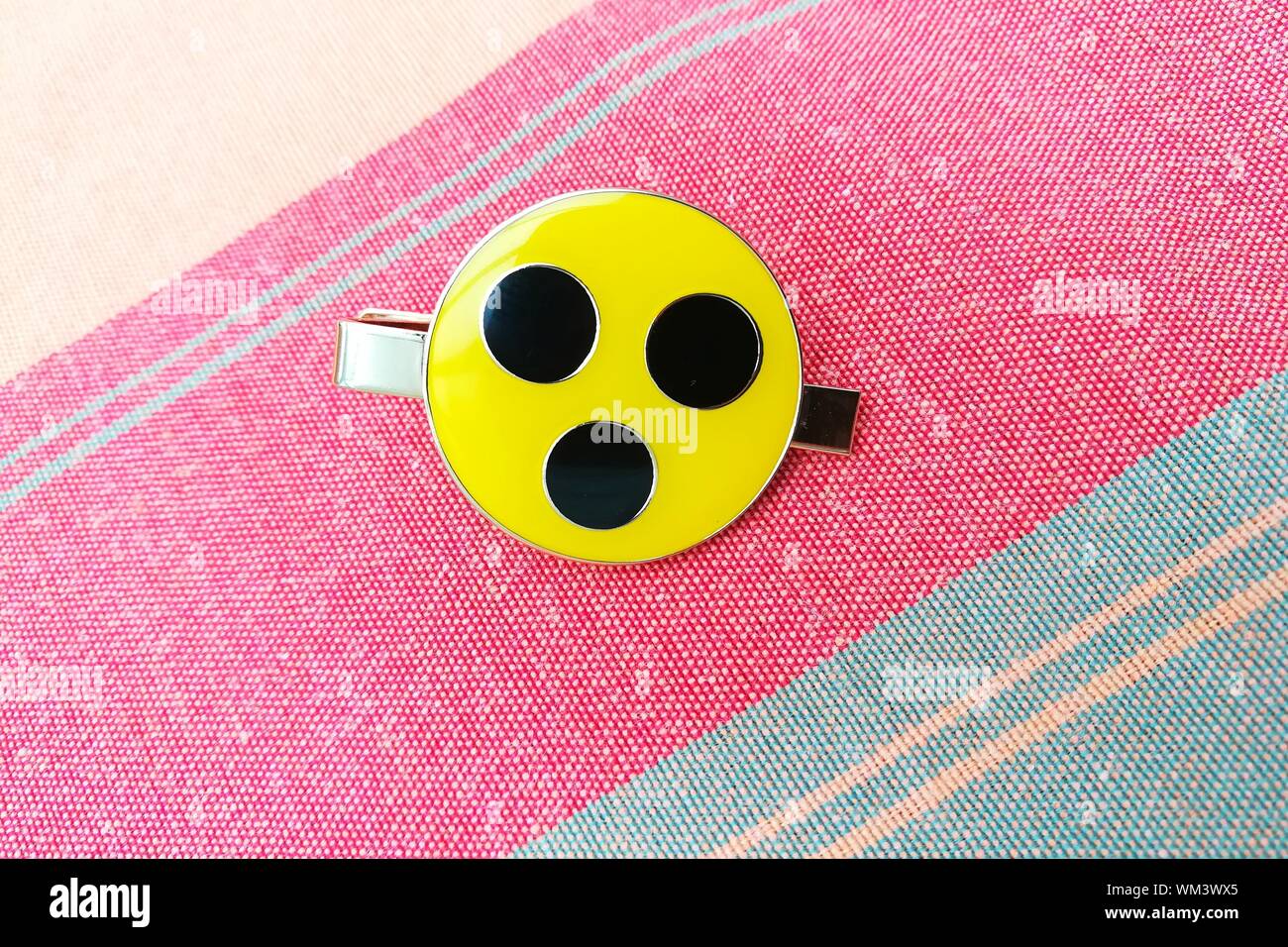 Pin art face hi-res stock photography and images - Alamy