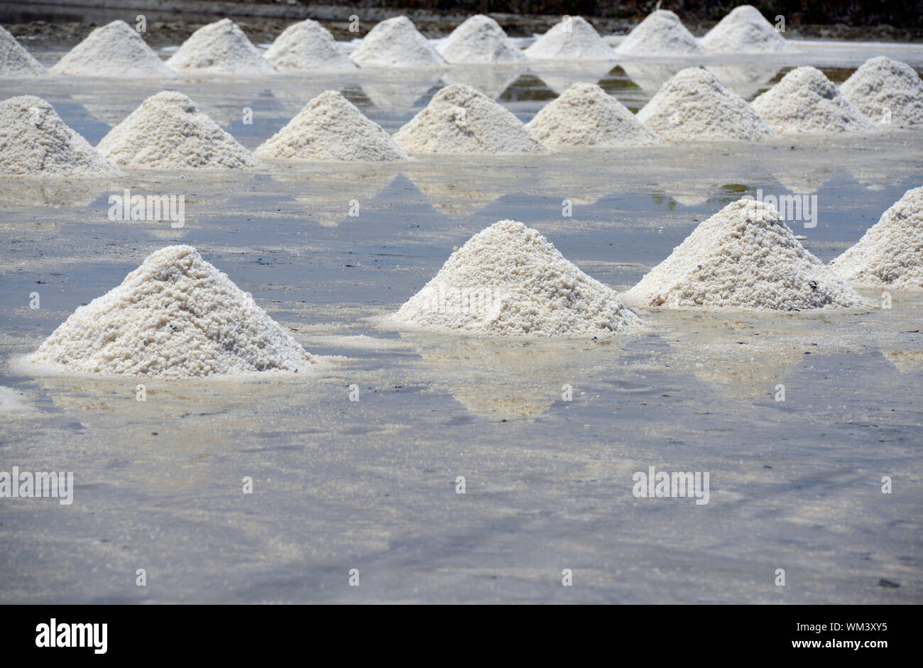 Salt heaps hi-res stock photography and images - Alamy