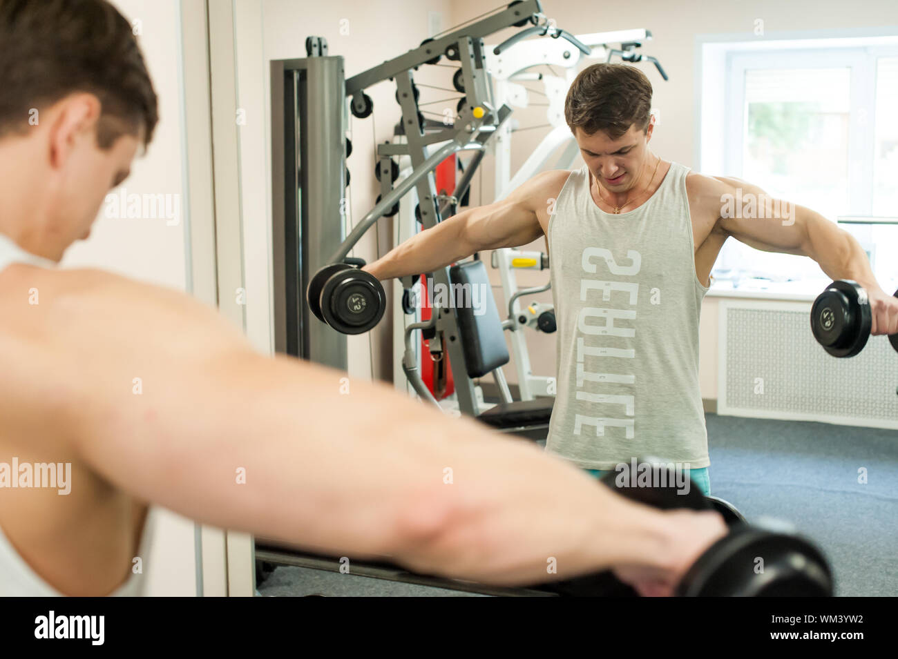Man exercising gym hi-res stock photography and images - Alamy