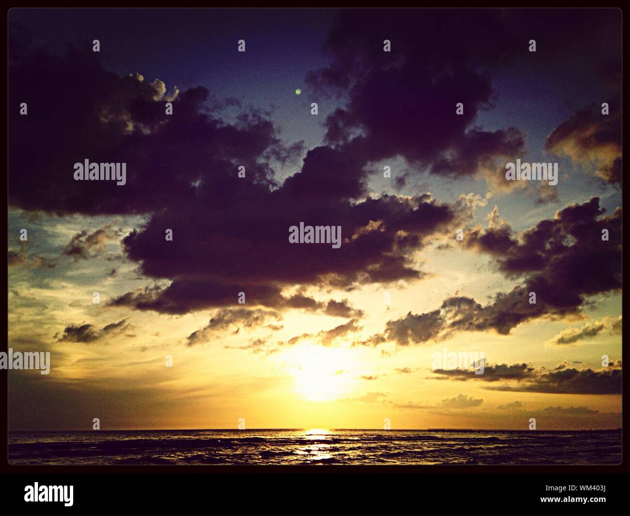 Romantic sunset hi-res stock photography and images - Alamy