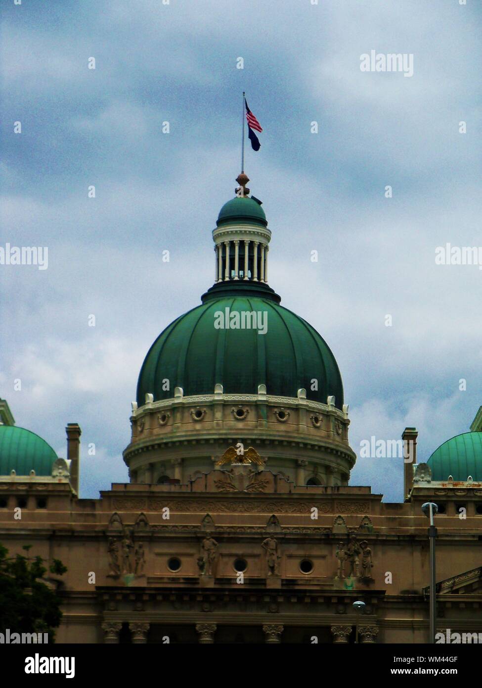 Indiana state government building hi-res stock photography and images ...