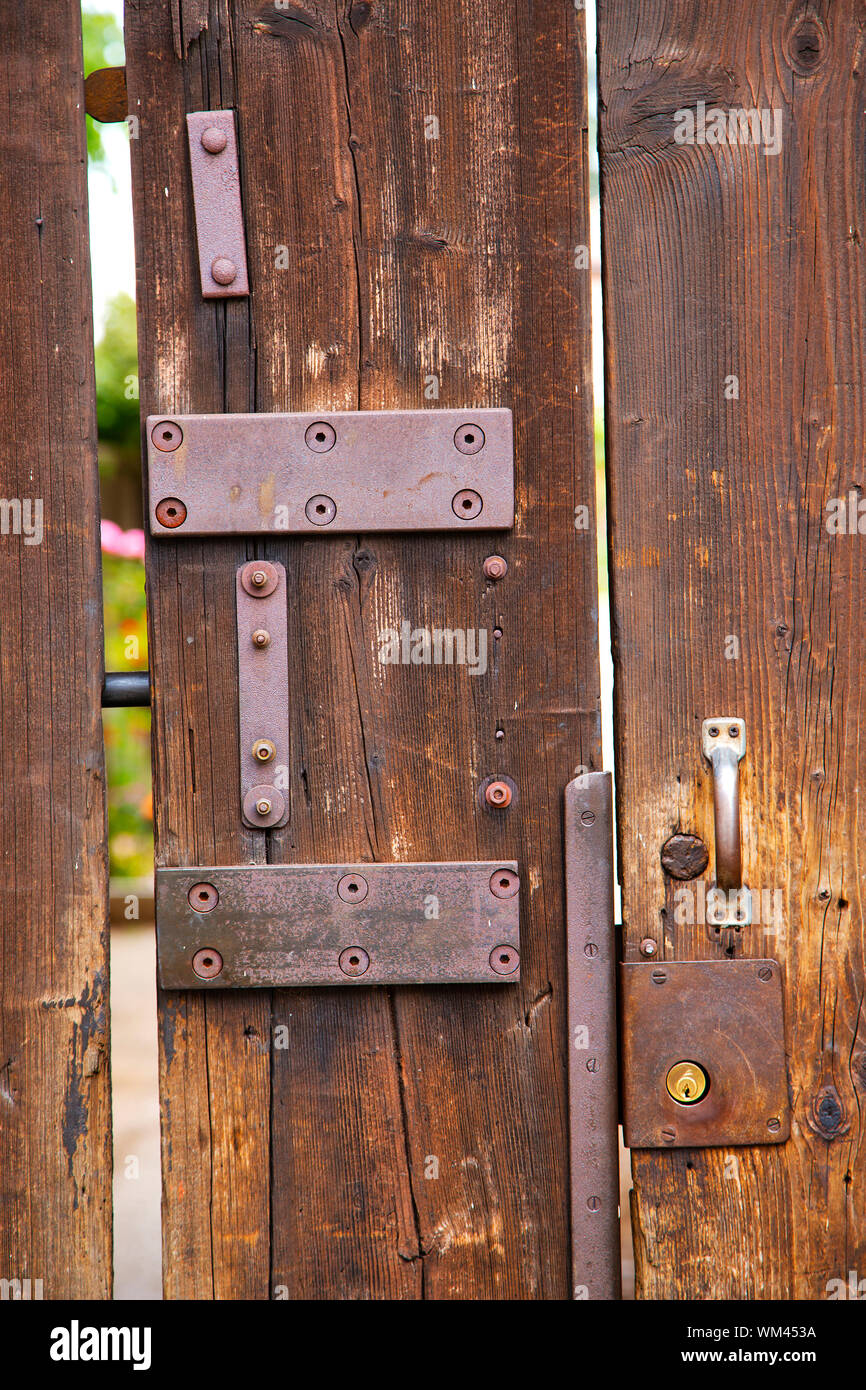 Old locks hi-res stock photography and images - Alamy