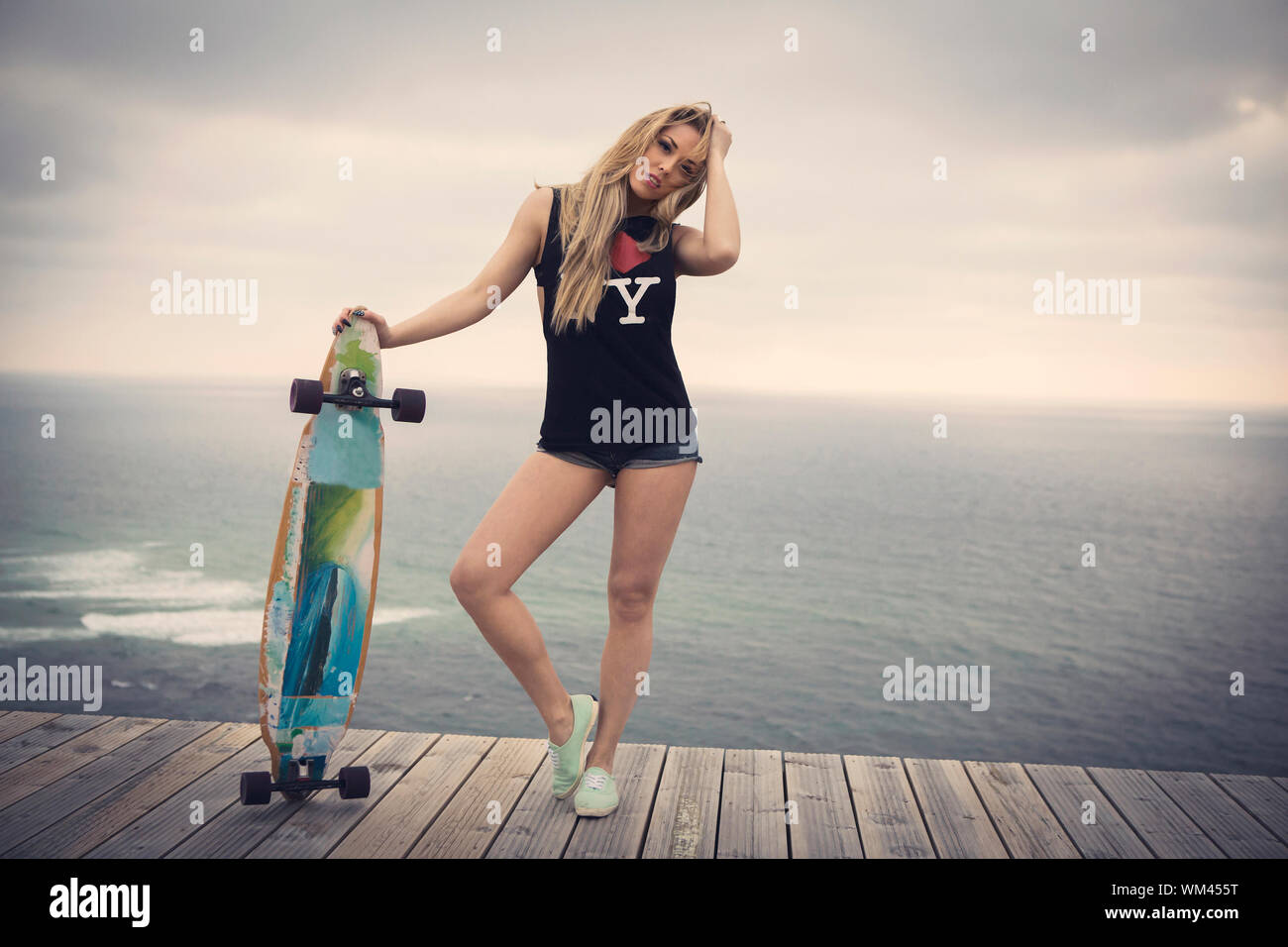 Skater fashion hi-res stock photography and images - Alamy