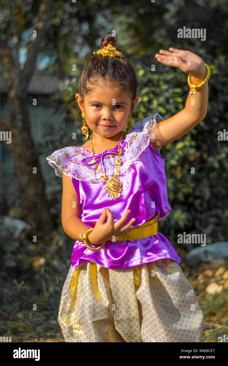 Indian girl traditional clothing hi-res stock photography and images ...