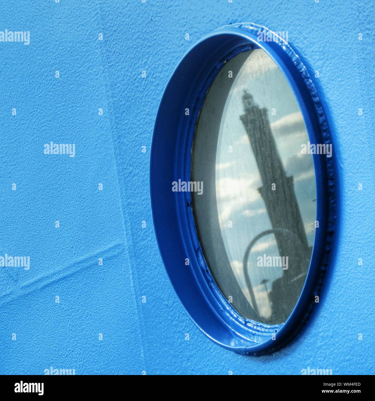 Porthole window hi-res stock photography and images - Alamy