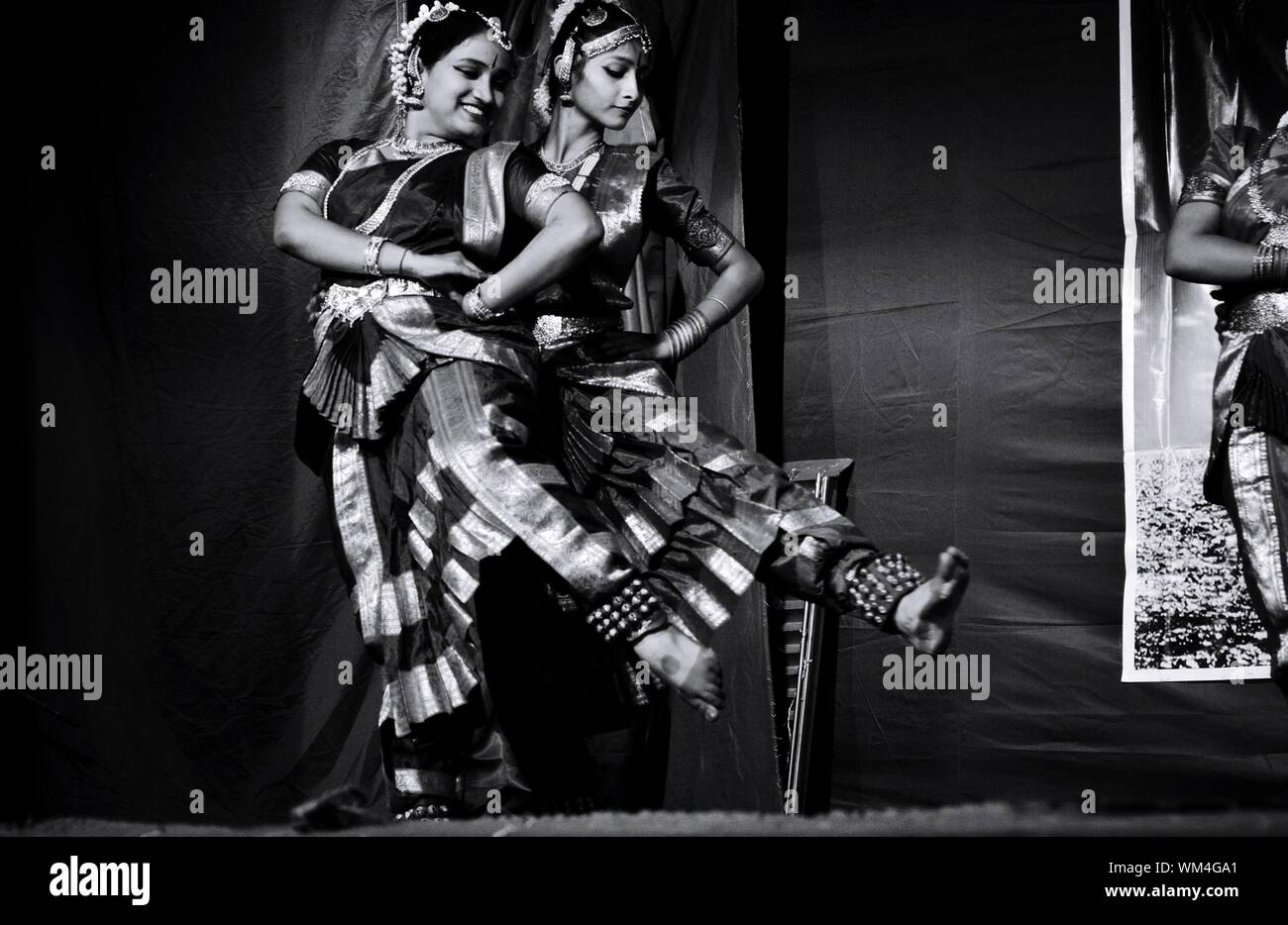 Indian dance stage hi-res stock photography and images - Alamy