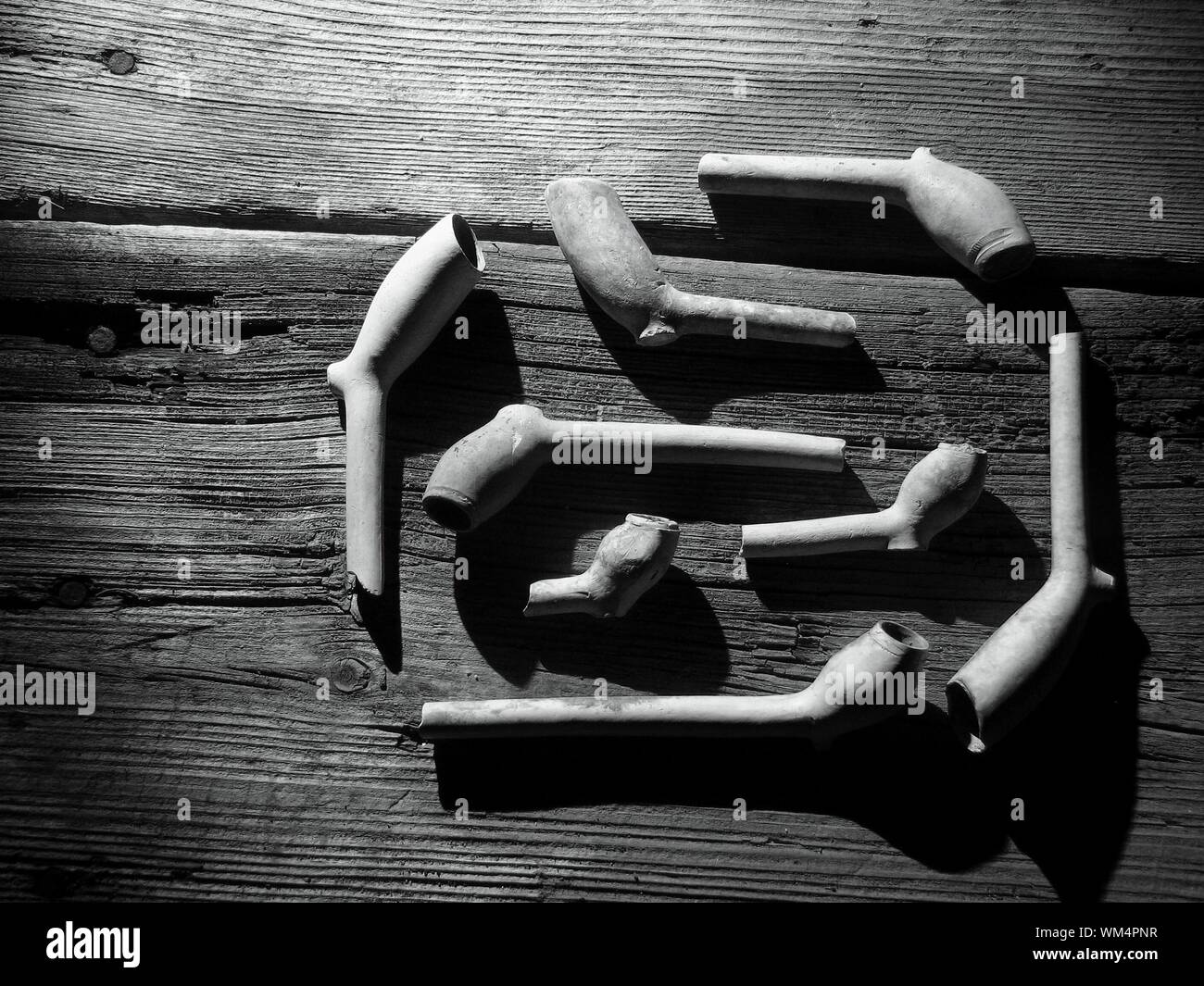 Still life with clay pipes hi-res stock photography and images - Alamy